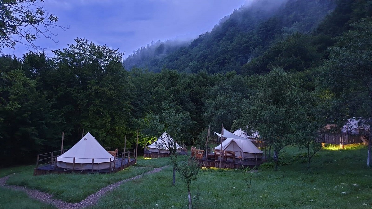 Cazare la cort de lux - 5 recomandări de locații din Romania | High-hui